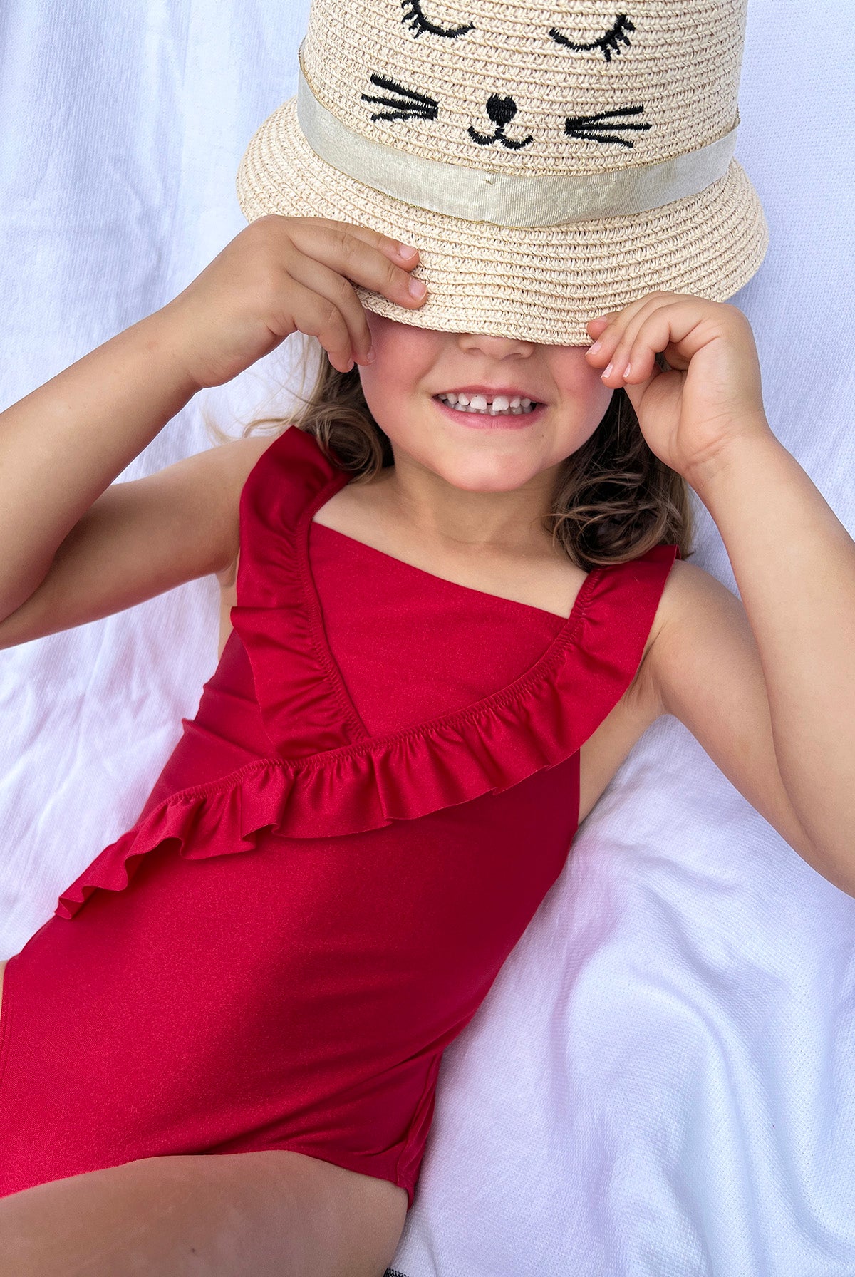 Maillot de bain 1 pièce fillette à volants matière satinée Fraise ...